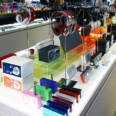 Display units/stands and visual tools - Hi-tech